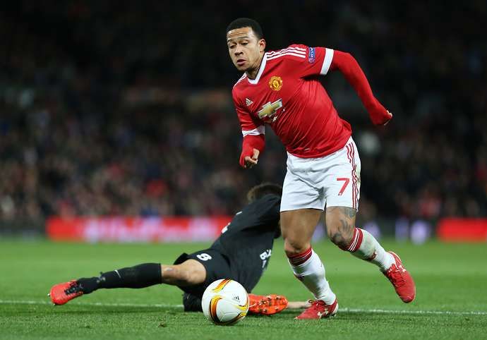 When Memphis Depay almost made a defender cry with outrageous rabona nutmeg