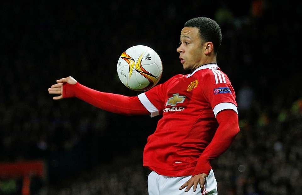 When Memphis Depay almost made a defender cry with outrageous rabona nutmeg