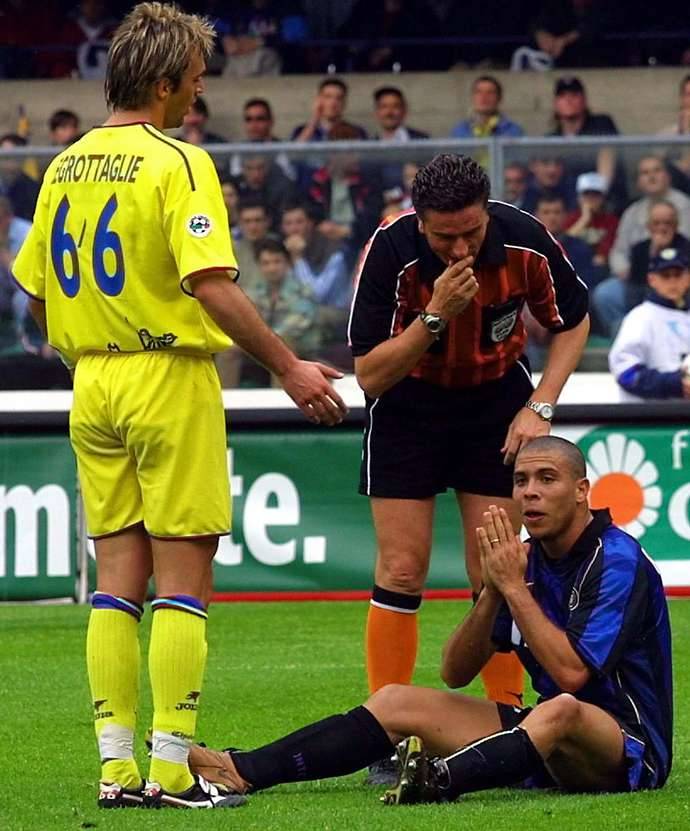 Ronaldo vs Paolo Maldini: Rare footage shows who won their head-to-head ...