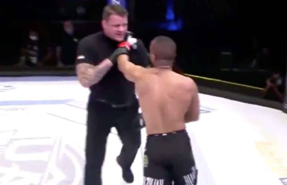 MMA news: Fighter gets disqualified after refusing to let go of ...