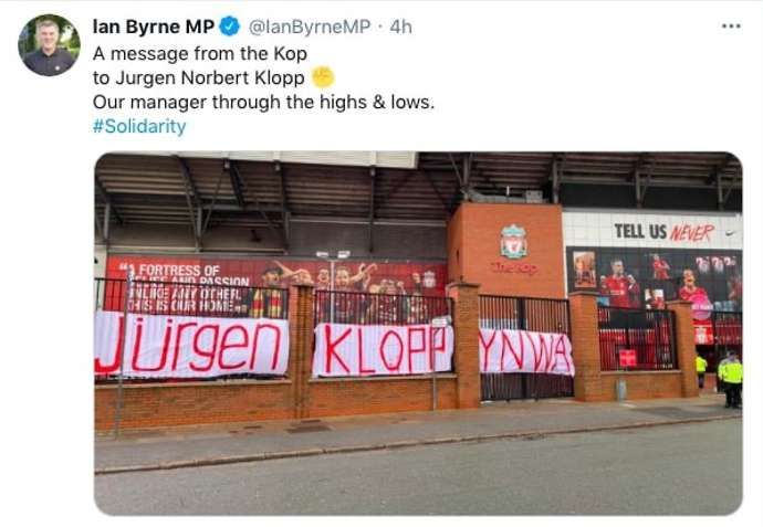 Jurgen Klopp: Liverpool fans make banner outside Anfield in support of ...