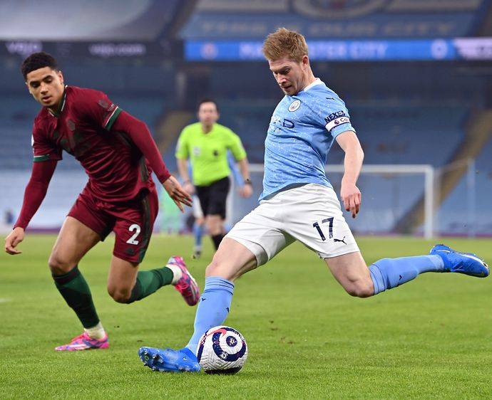 Man City's Kevin De Bruyne produced stunning 'bicycle pass' during ...