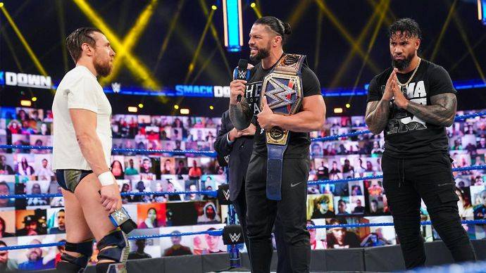 WWE SmackDown results: Steel cage match chaos, Roman Reigns title match ...