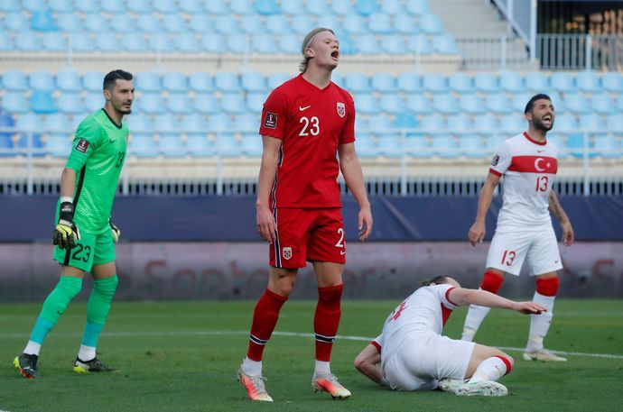 Erling Haaland: Clip of him taking part in Norway shooting practice
