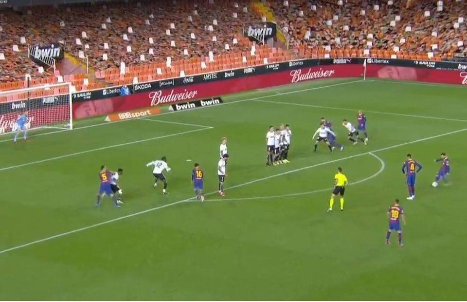 Lionel Messi scores perfect free-kick vs Valencia after missing penalty