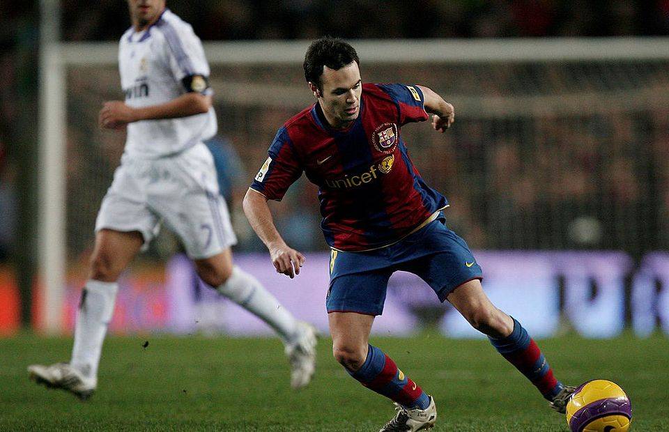 Barcelona: Footage of Andres Iniesta's pass under pressure vs Real ...