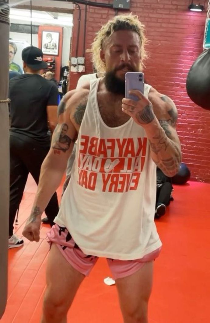 Enzo Amore looks completely different now to his WWE days after packing ...