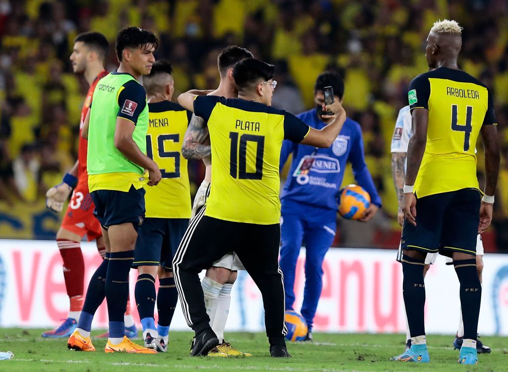 Lionel Messi had neck grabbed by pitch-invader after Ecuador game