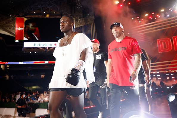 Deji vs Alex Wassabi: Fan storms the ring during YouTube fight