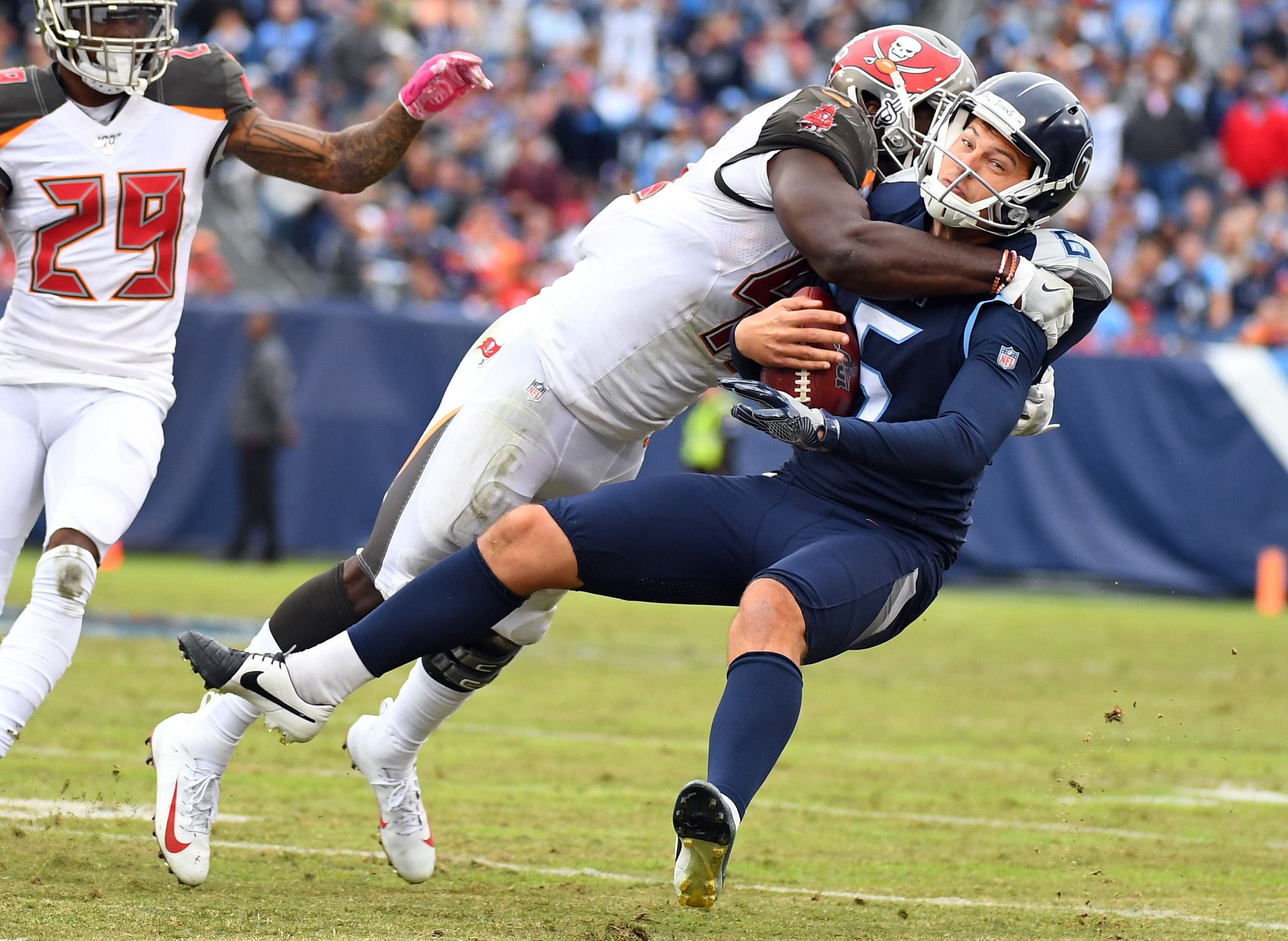 Devin White absolutely clobbered Derek Carr with this hit back in 2020