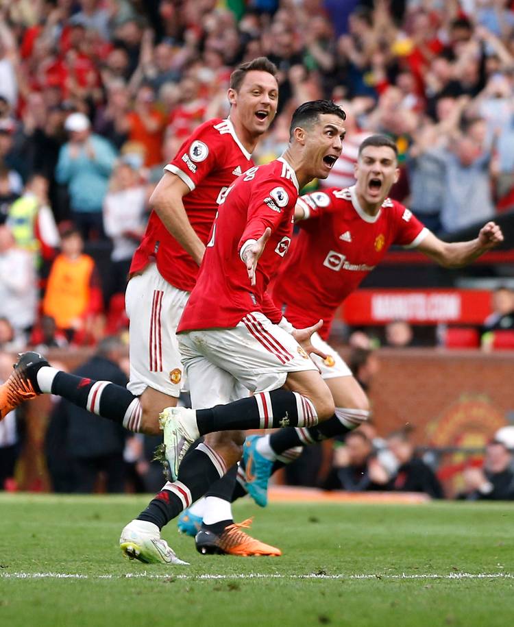 Cristiano Ronaldo scores free-kick rocket to complete Man Utd hat-trick