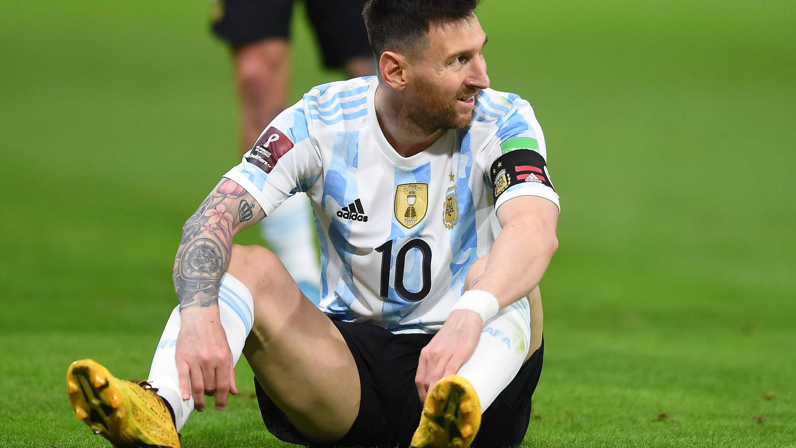 Lionel Messi: Clip of Argentine comforting opponent after cup final
