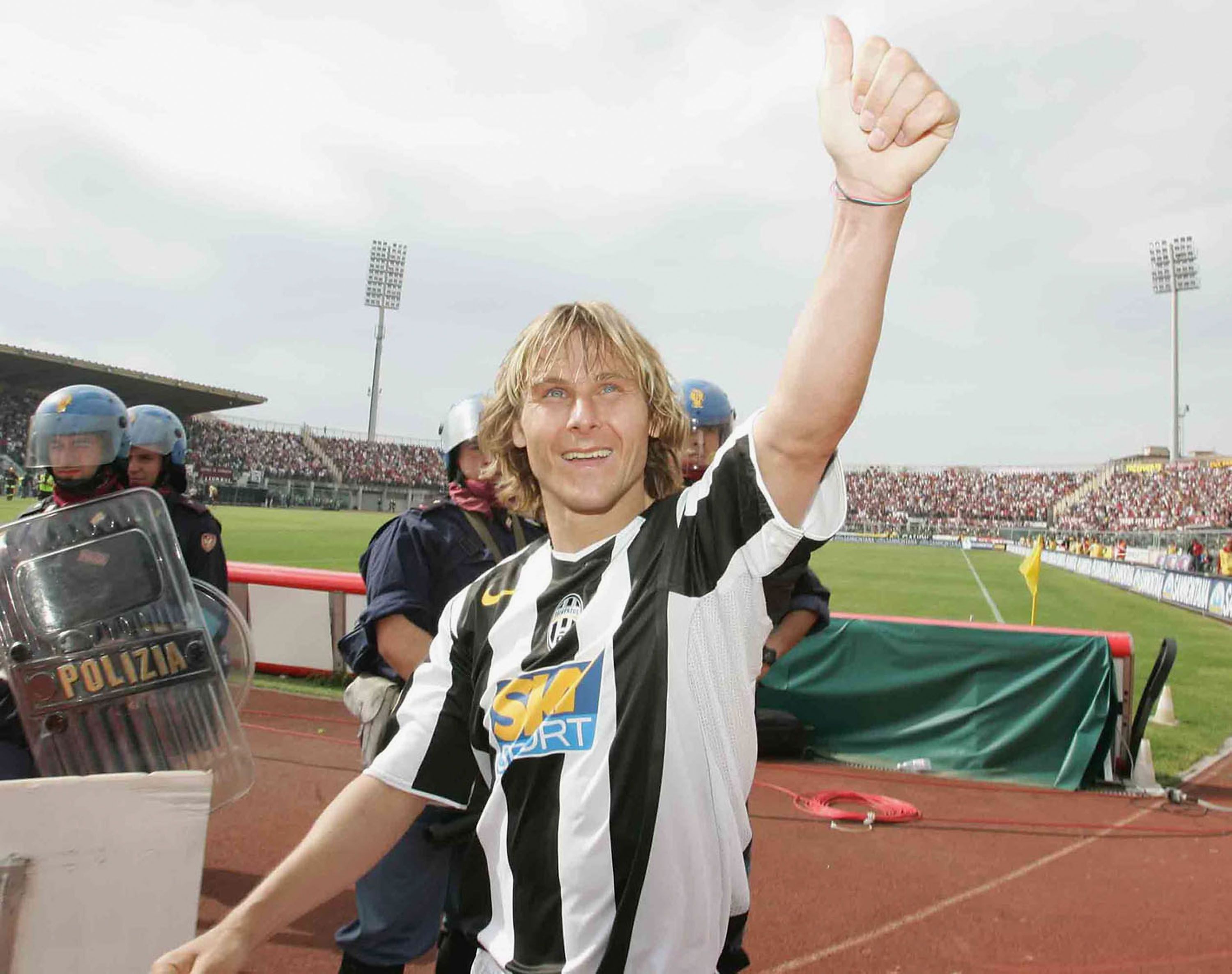 An XI of players who put loyalty before big money ft. Son, Gerrard ...