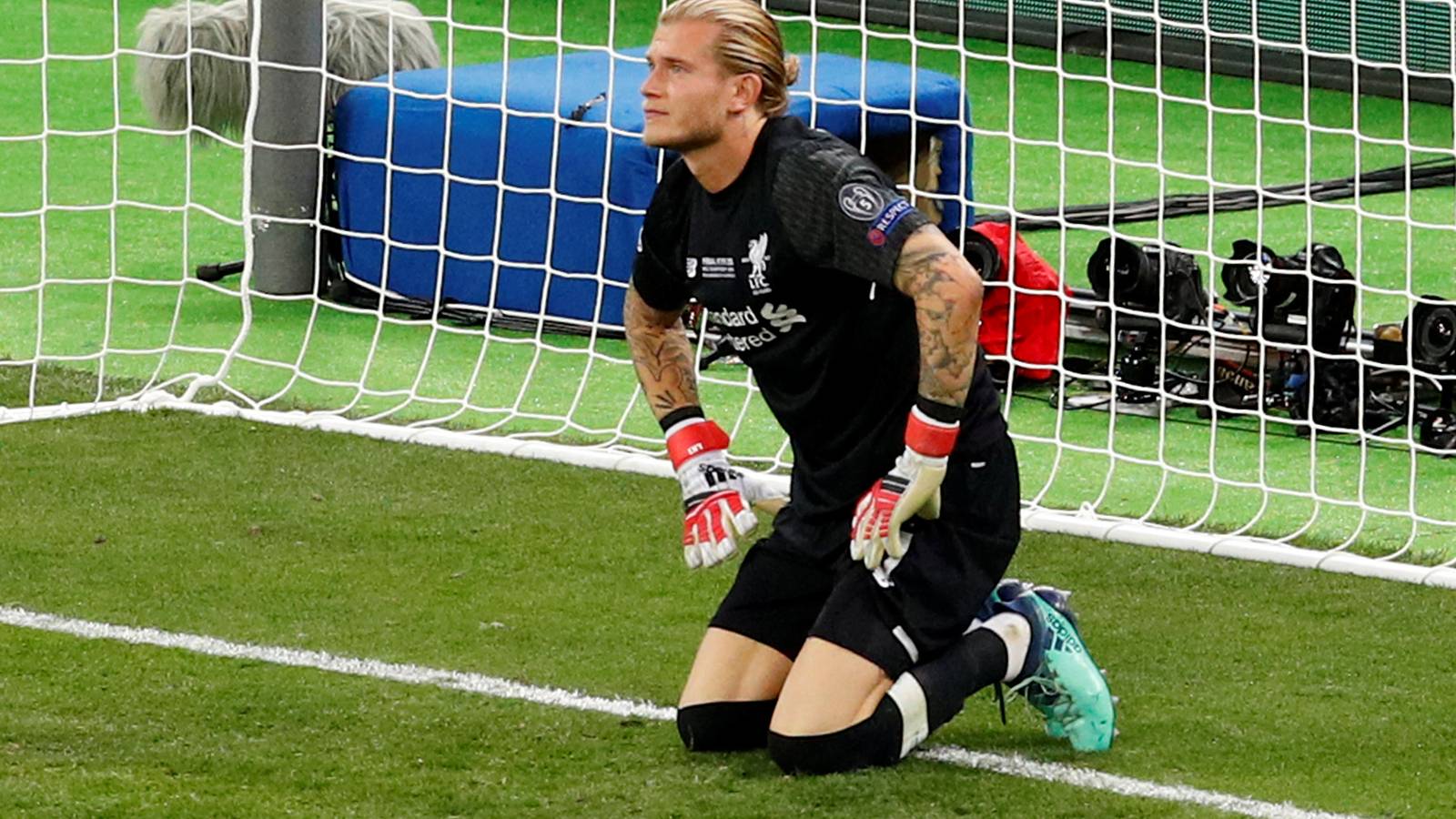 Loris Karius: Toni Kroos' cutting reaction to Liverpool goalkeeper's ...