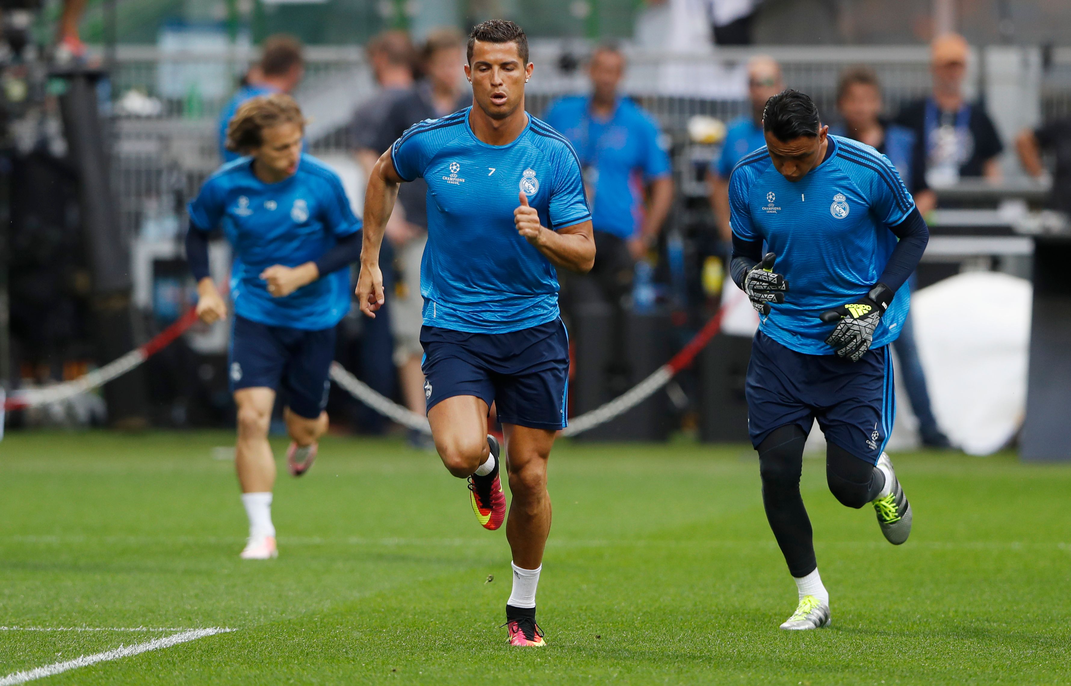 Cristiano Ronaldo's sprint time vs the general public in 25-metre challenge