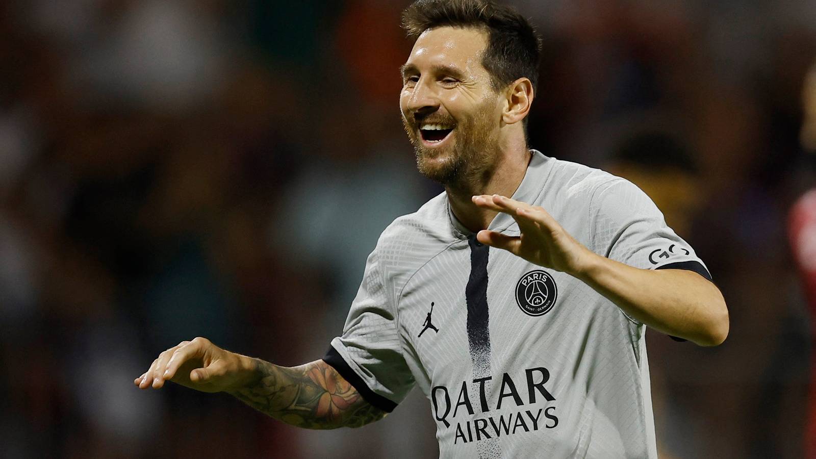 Lionel Messi scores outrageous bicycle kick Clermont Foot 0-5 PSG
