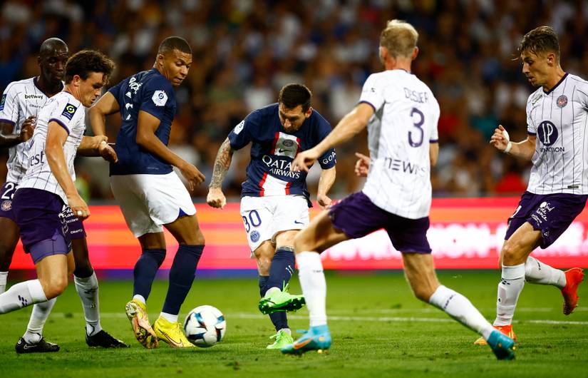 PSG: Lionel Messi leaves whole stadium clapping as he assists Neymar ...