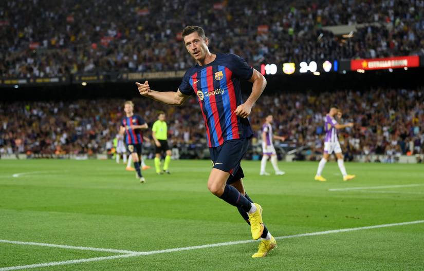 Robert Lewandowski scores outrageous back-heel finish for Barcelona