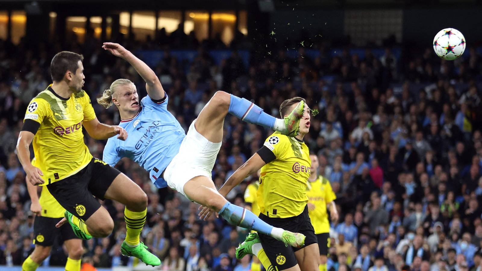 Erling Haaland scores stunning acrobatic goal for Man City vs Dortmund