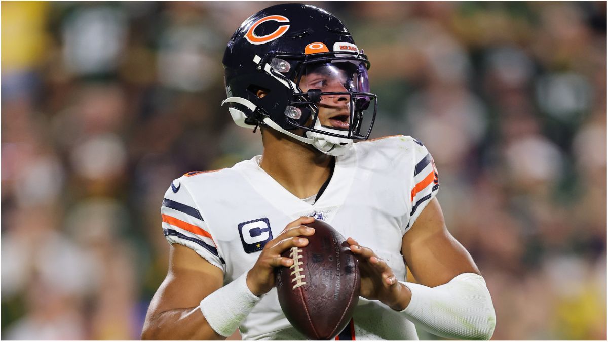 Chicago Bears: Justin Fields backtracks on comments slamming fans