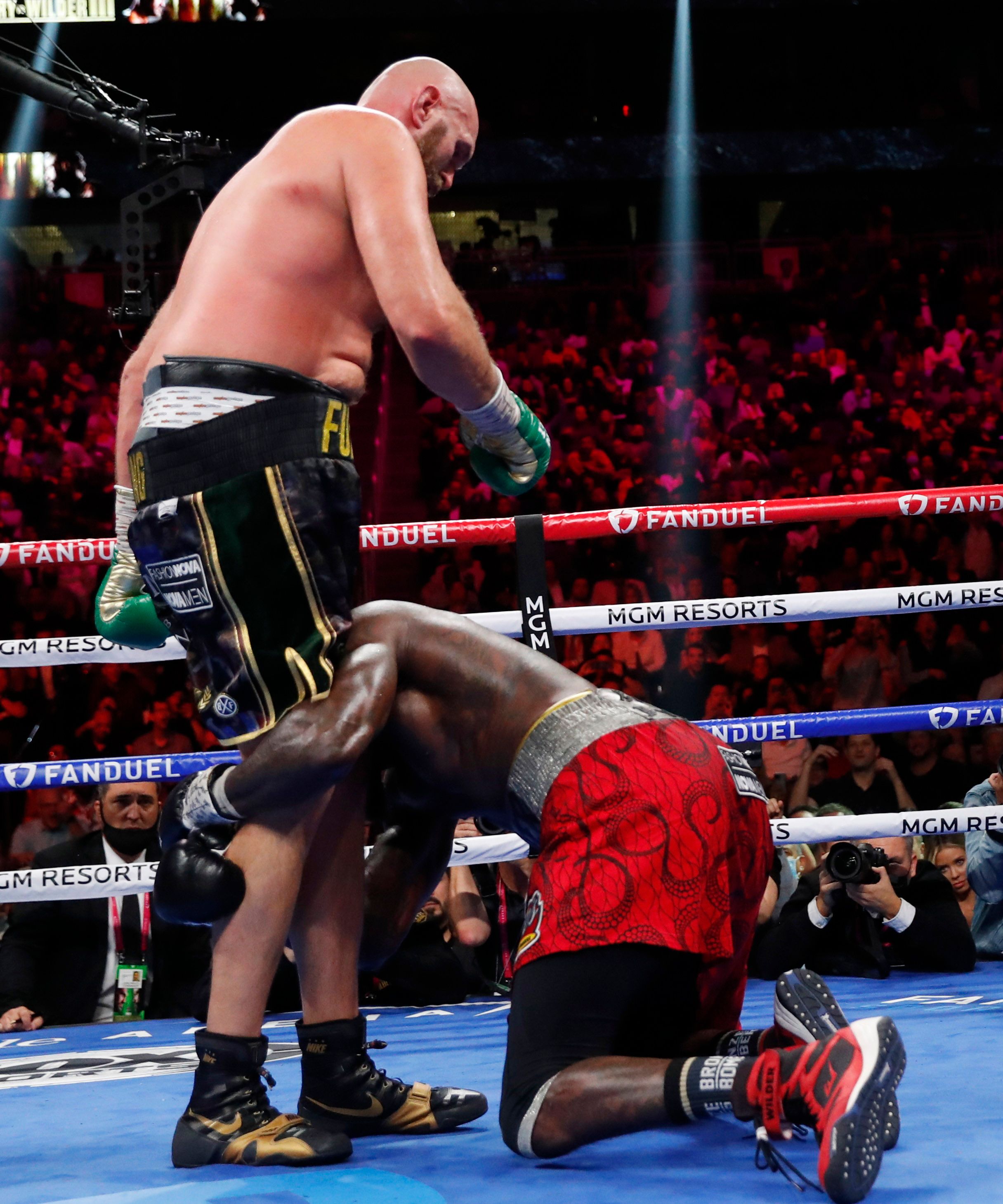 Deontay Wilder's weight decrease in body transformation since Tyson ...