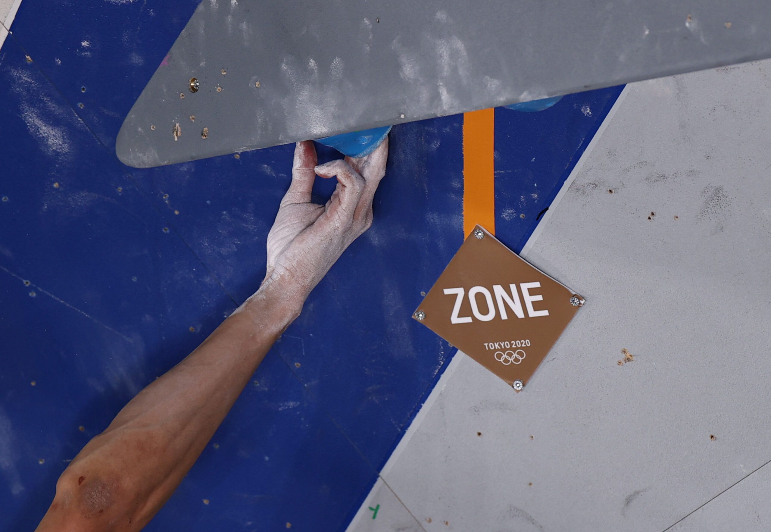 Elnaz Rekabi: 'Missing' sports climber shown arriving in Iran to ...