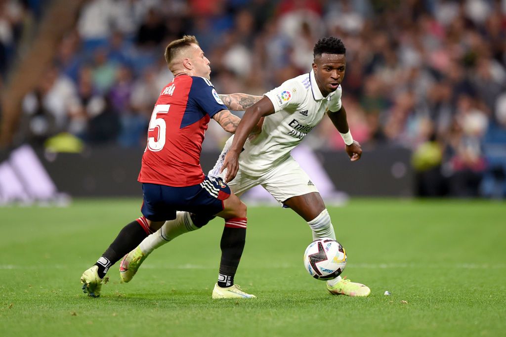 Vinicius Jr celebrated before Benzema's missed penalty v Osasuna