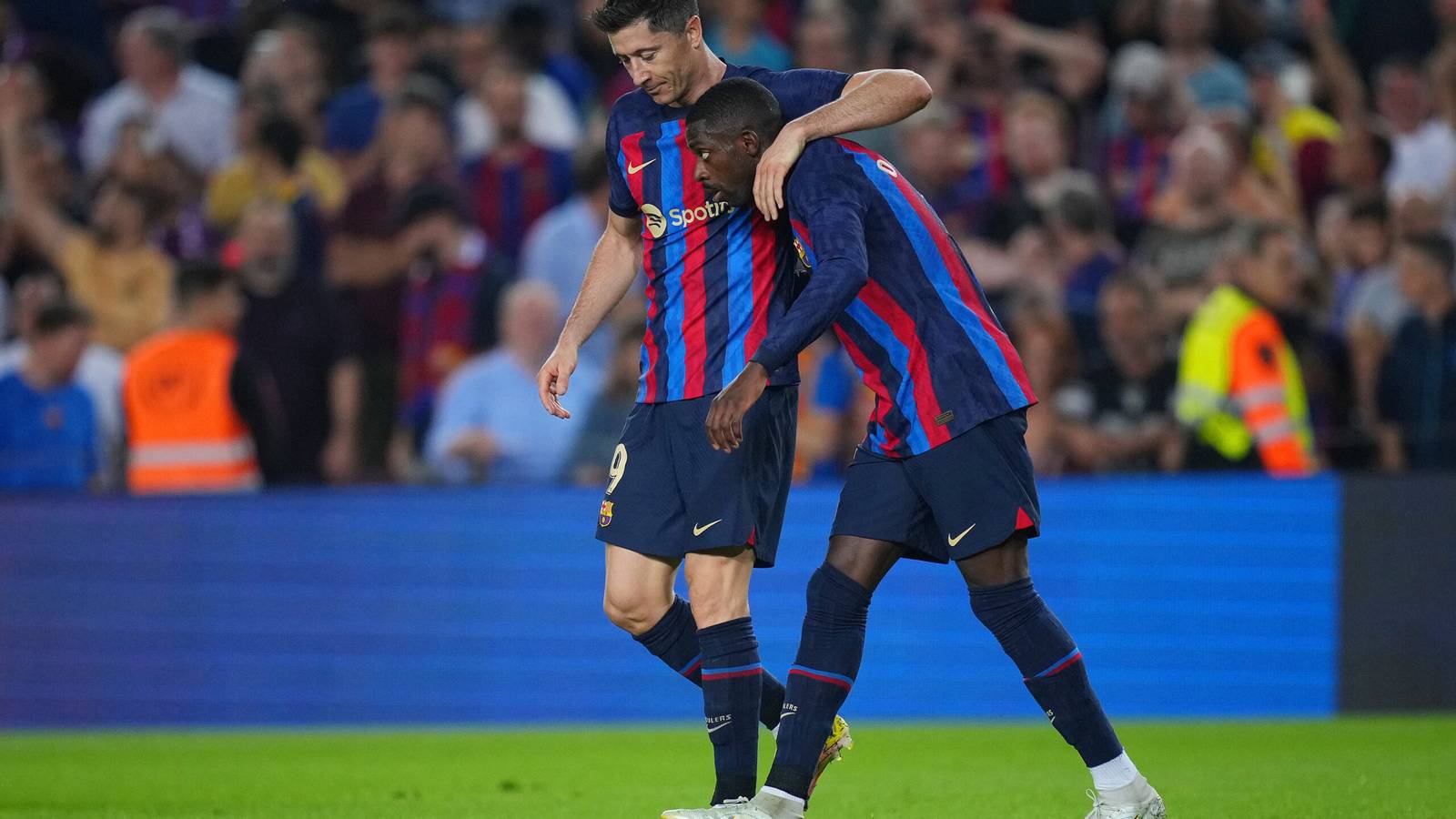 Barcelona's Robert Lewandowski produced filthy first touch for goal vs ...