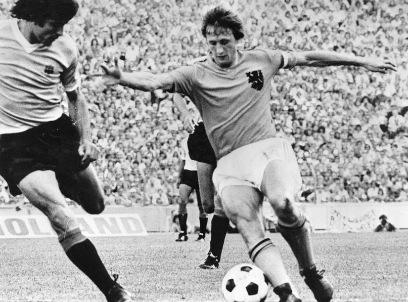 12 Strangest Pre-Match Rituals in Football (Ranked)