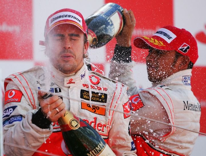 Lewis Hamilton vs Fernando Alonso: Mercedes man goes viral for response Lewis Hamilton vs Fernando Alonso: Mercedes man goes viral for response