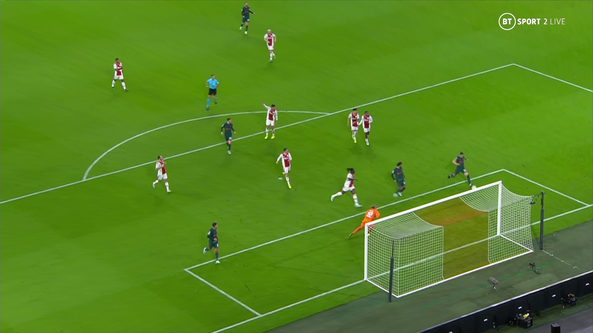 Darwin Nunez miss: Roberto Firmino's reaction after Liverpool striker's open goal gaffe