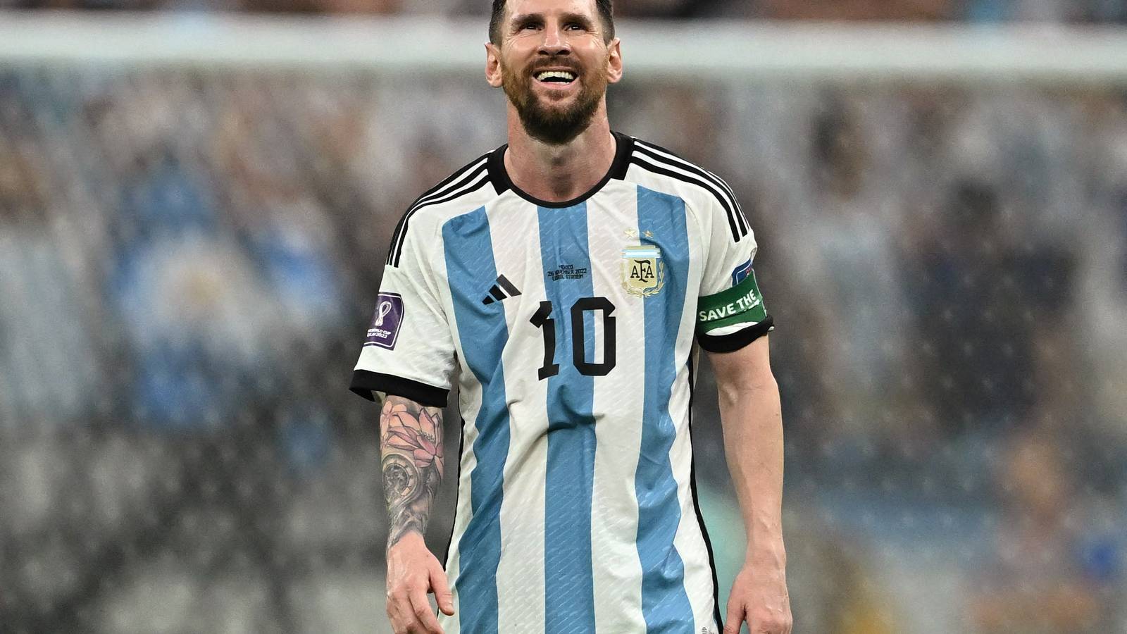 Lionel Messi: Pitchside clip of emotional celebration vs Mexico