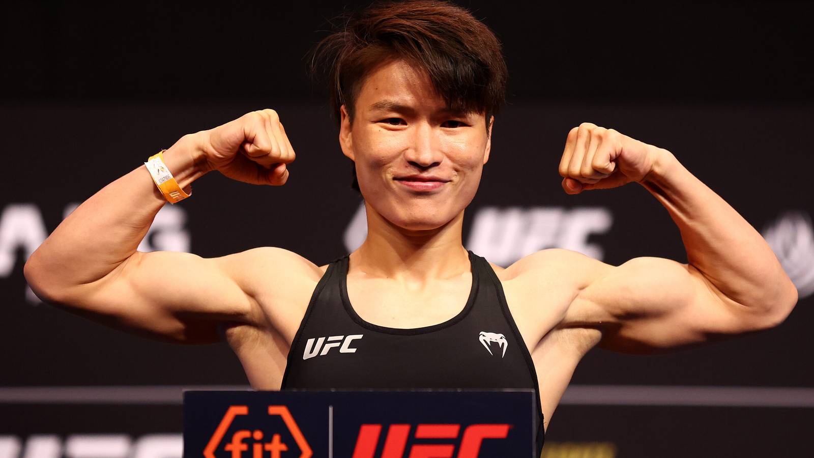 UFC star Zhang Weili picks up Francis Ngannou in incredible show of ...