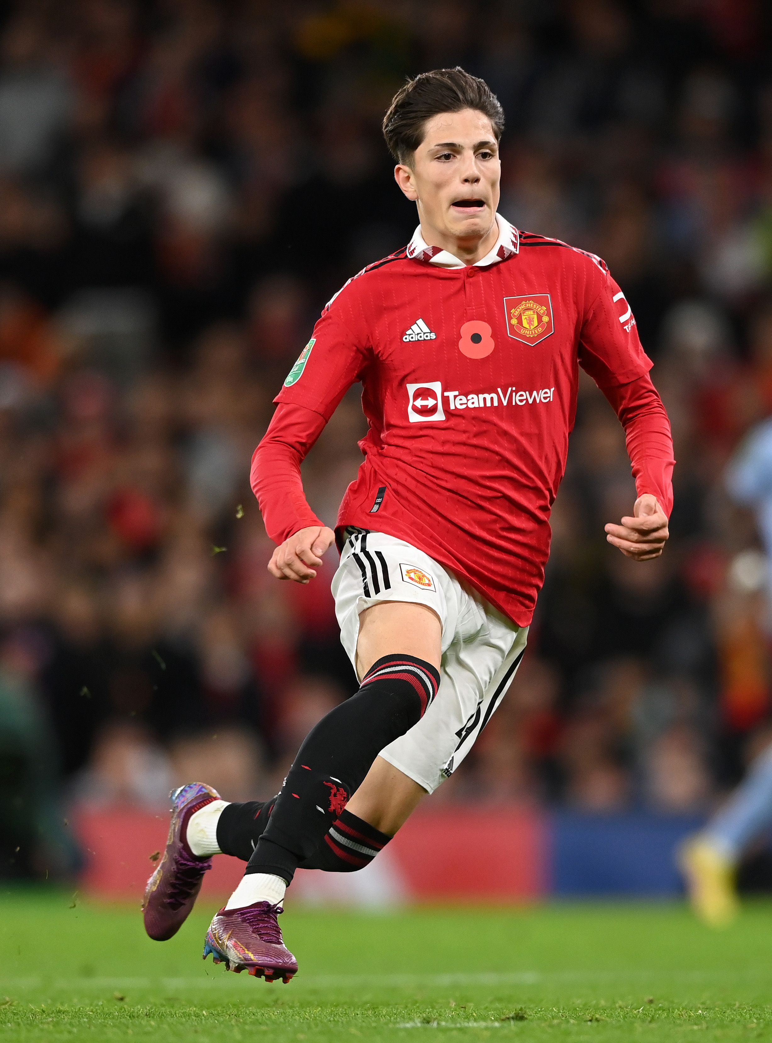 Man Utd star Alejandro Garnacho made Aston Villa player look so slow