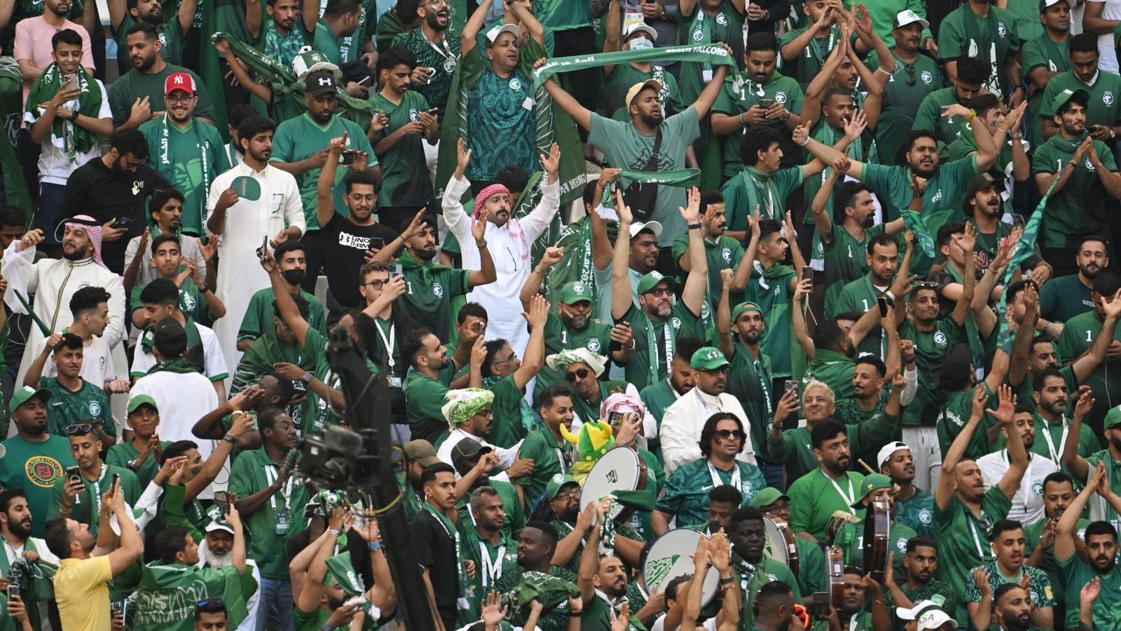 Saudi Arabia fans do Cristiano Ronaldo’s ‘SUIII’ celebration after ...