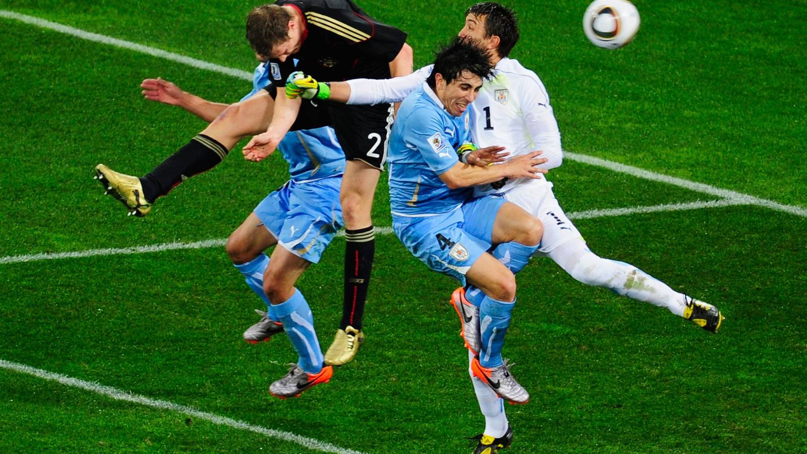 World Cup 2010: The controversy of the Jabulani