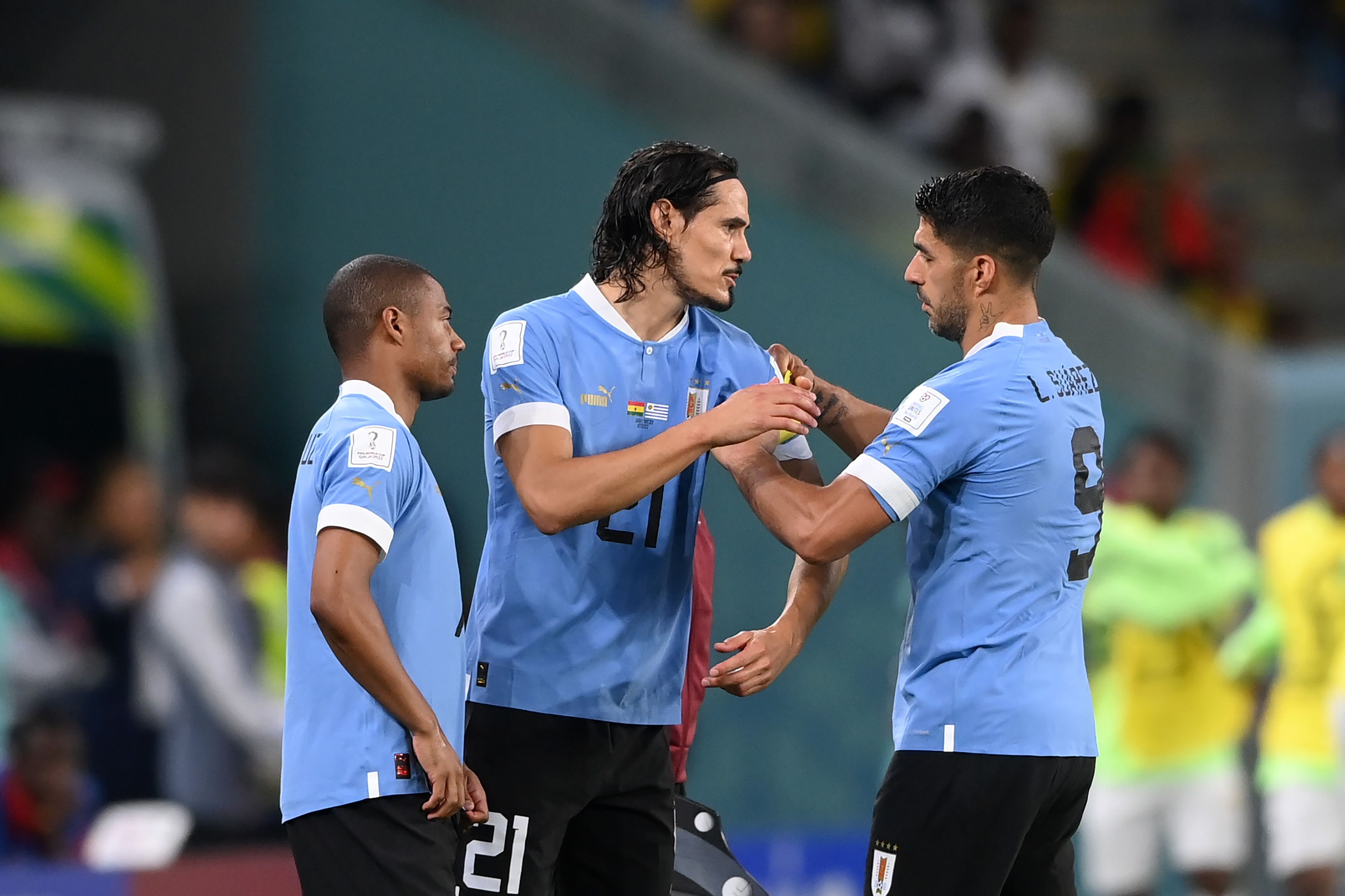Uruguay out of 2022 World Cup: Edinson Cavani pushed over VAR monitor
