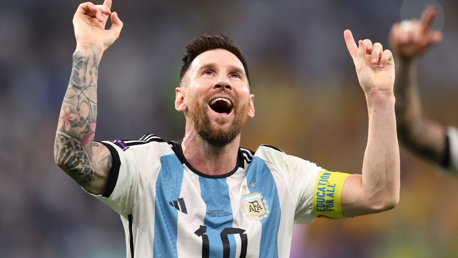 Lionel Messi: Thousands of Argentina fans bow to PSG man in spine ...