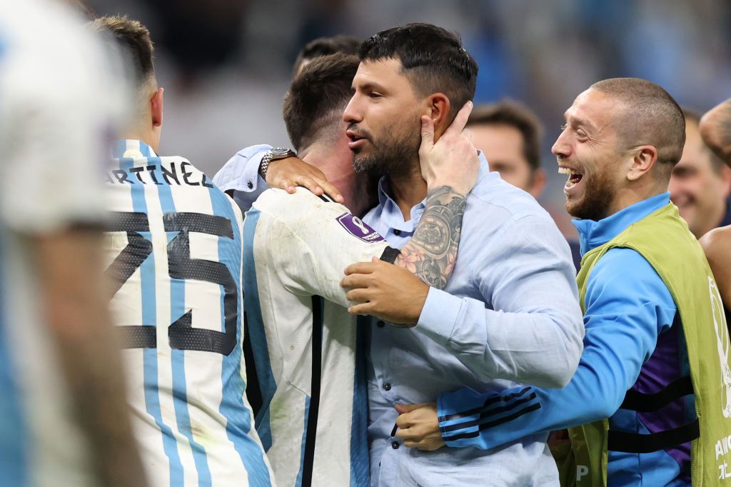 Lionel Messi handed MotM award by Sergio Aguero after Argentina 3-0 Croatia