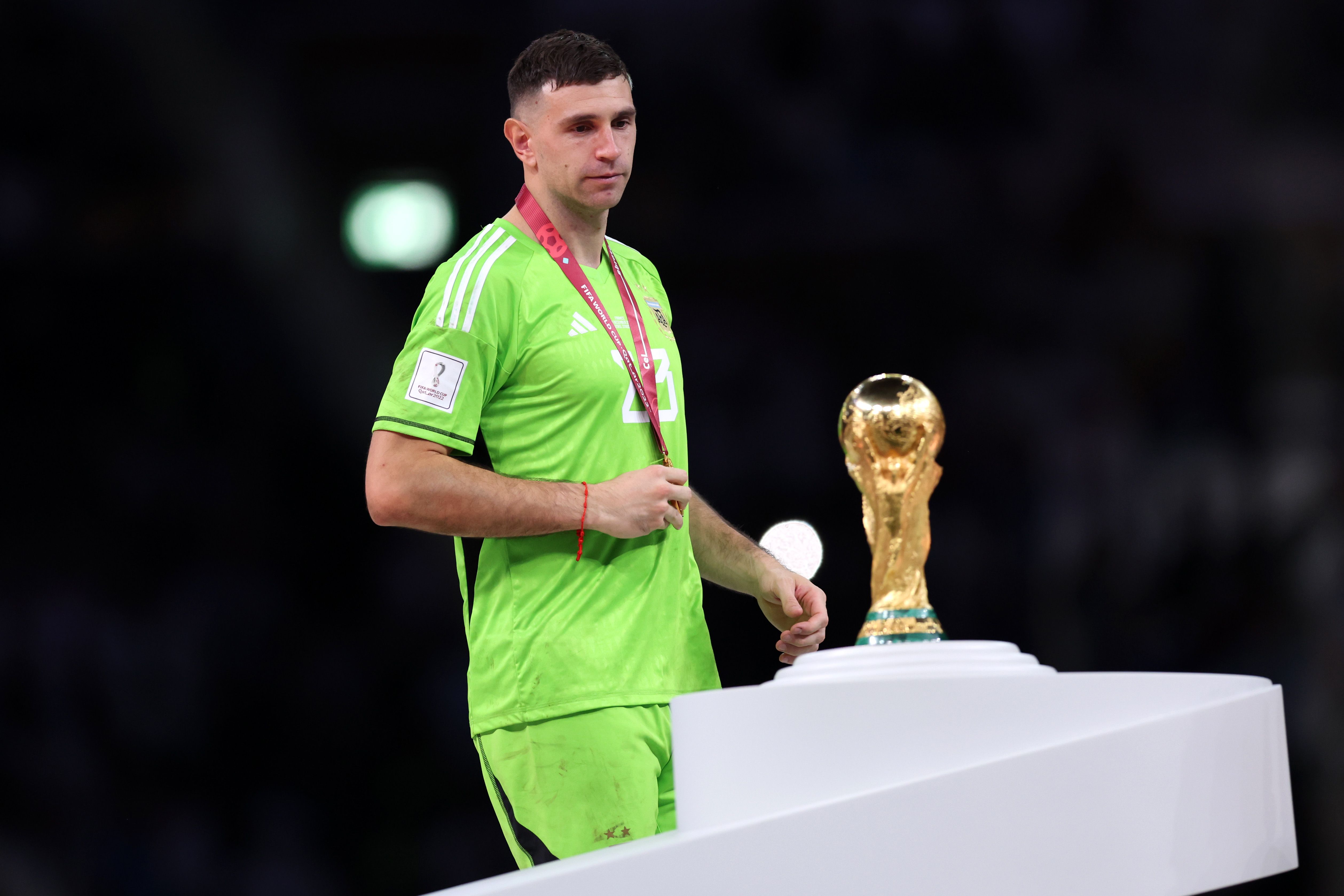 Emi Martinez: Argentina goalkeeper winds up World Cup final referee as ...