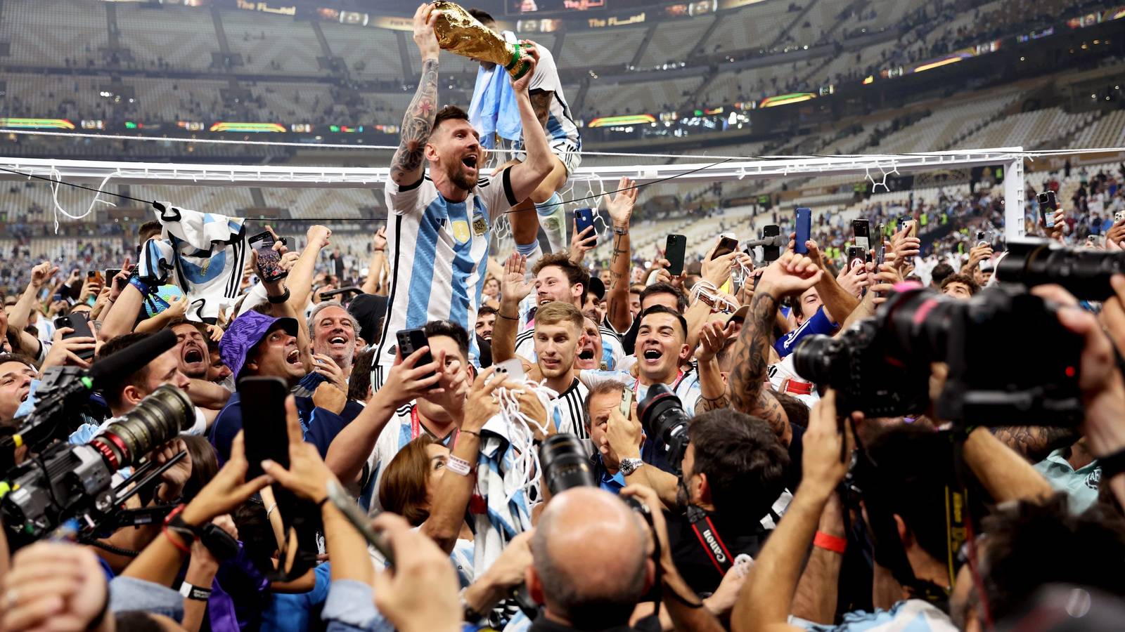 How many assists does Lionel Messi have overall?