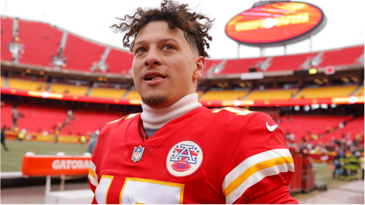 Patrick Mahomes: Chiefs QB leaves fans stunned with insane diving TD v ...