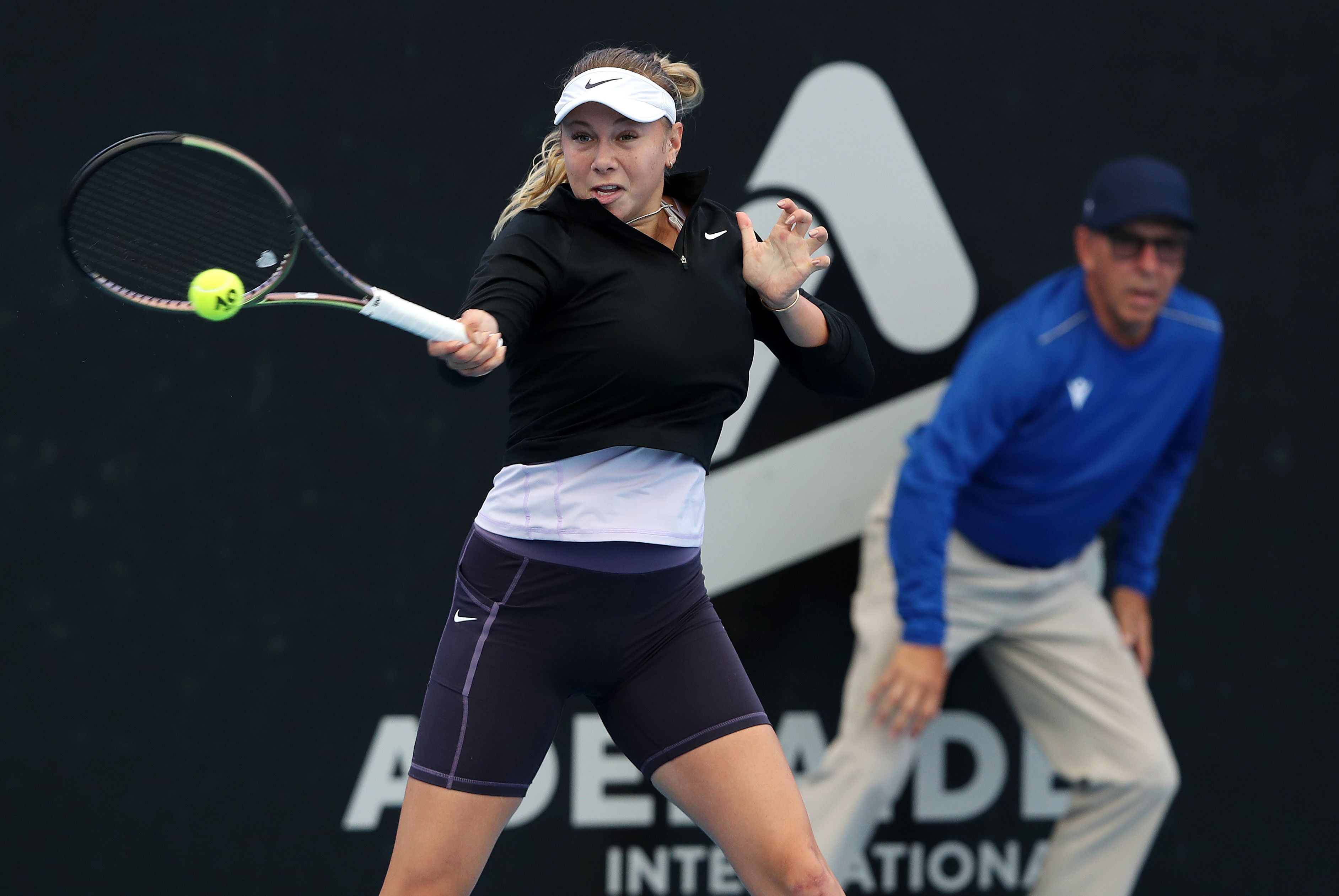 Adelaide 2: Amanda Anisimova shares heartwarming moment with fan after win Adelaide 2: Amanda Anisimova shares heartwarming moment with fan after win