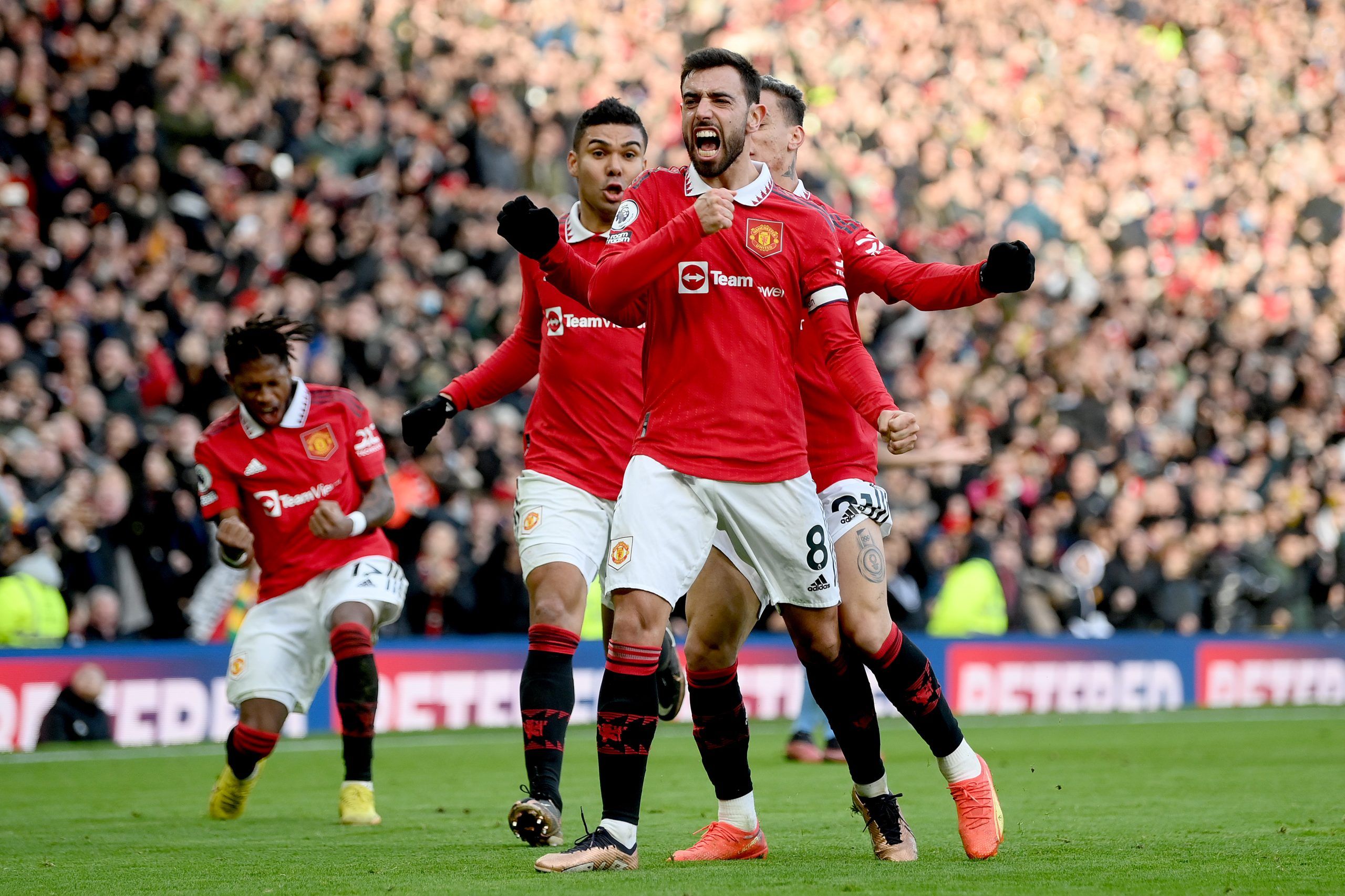 Man Utd stun Man City thanks to two goals in four minutes at Old Trafford