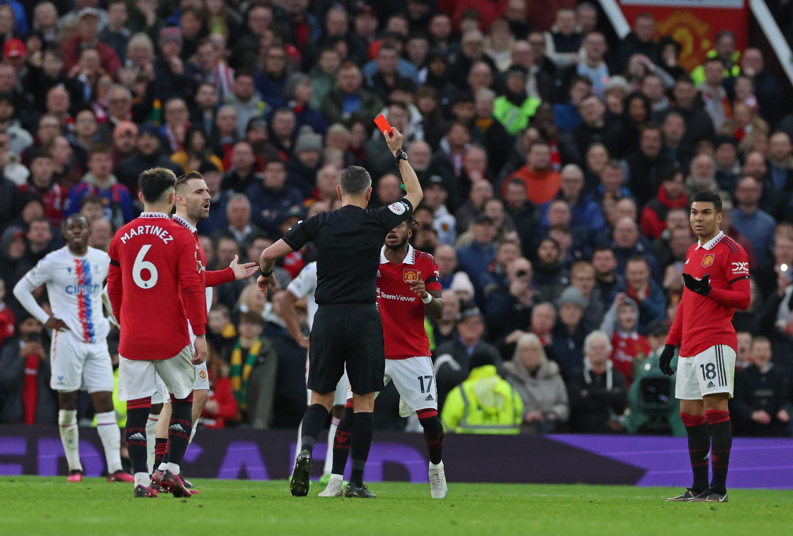 Casemiro: Fan footage of red card incident in Man Utd 2-1 Palace goes viral