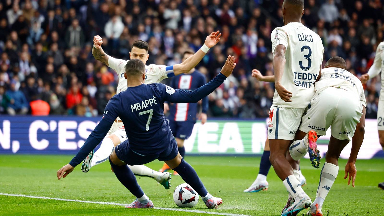 Kylian Mbappe scores superb solo goal in PSG vs Lille