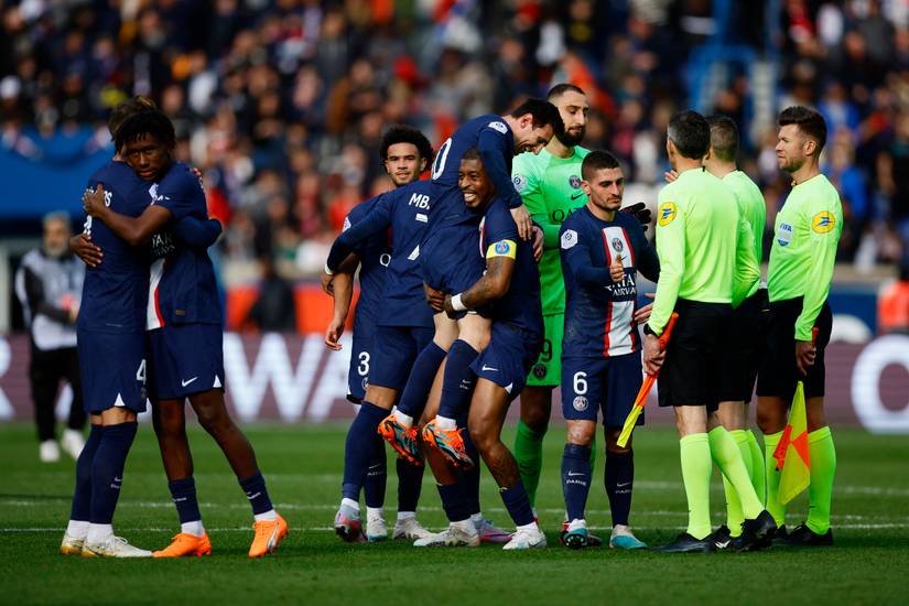 Lionel Messi scores brilliant last minute winner for PSG vs Lille