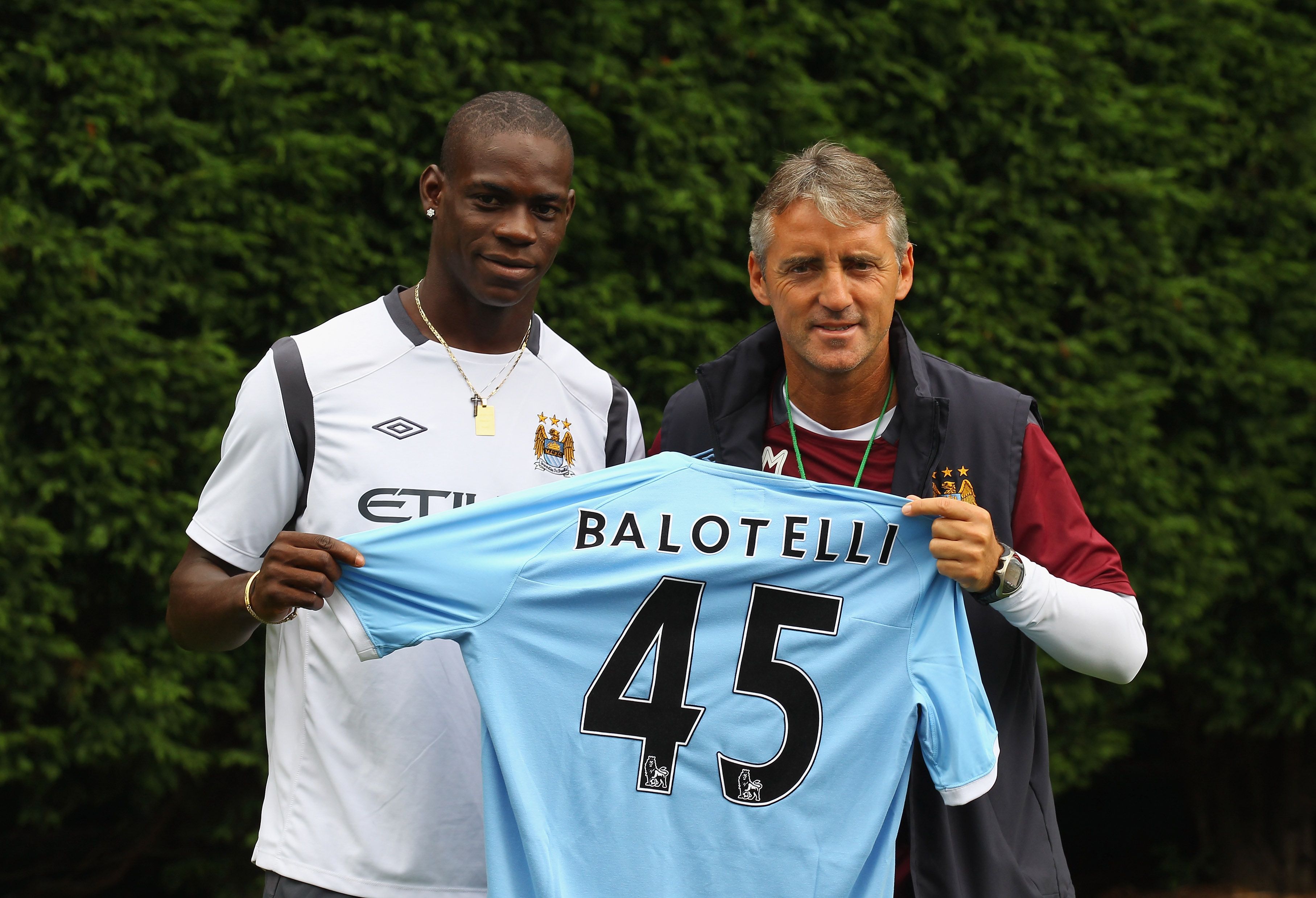 Mario Balotelli story of when Man City kit man opened his locker after ...