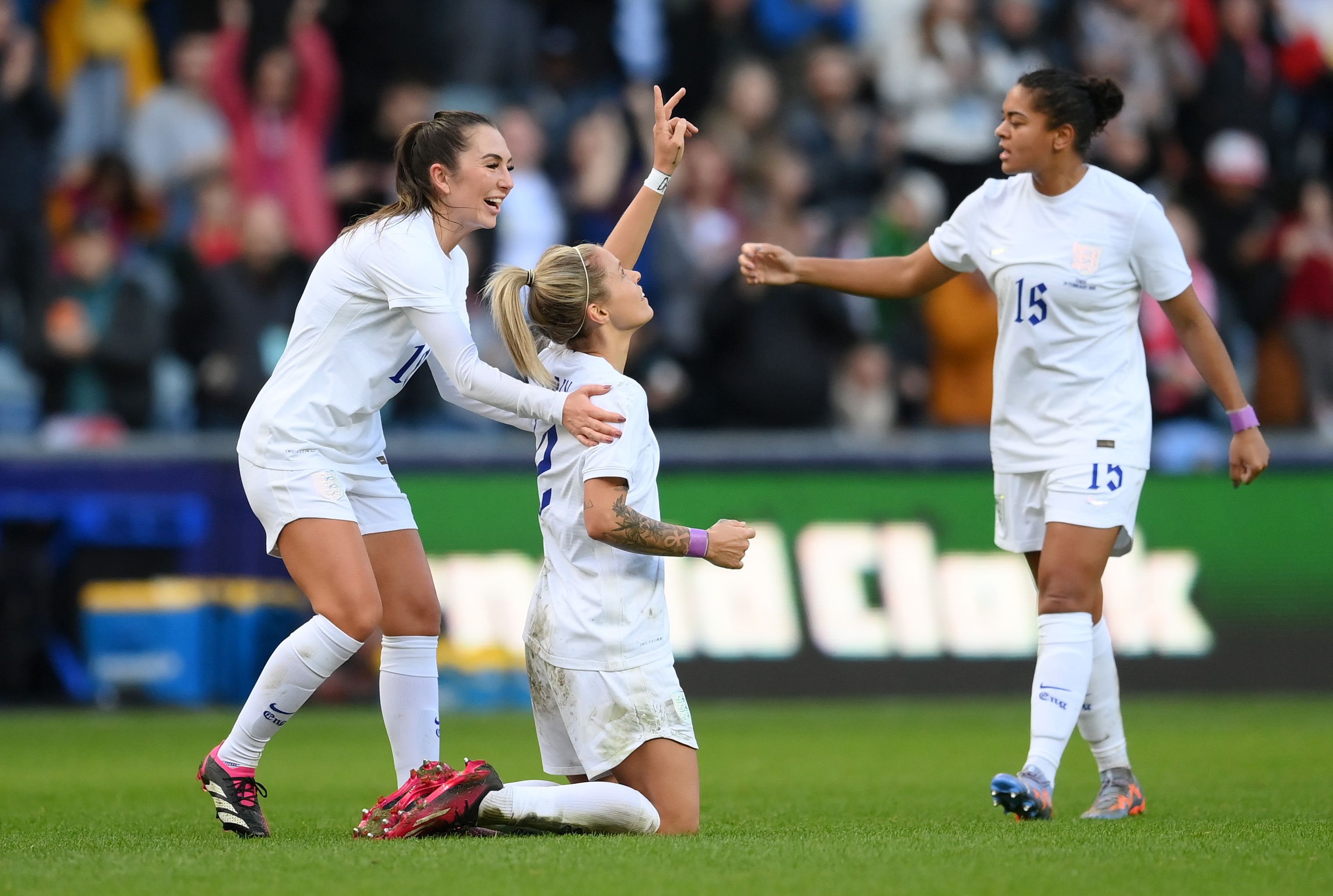 England: Keira Walsh traded match shirt for fan’s Leah Williamson mask