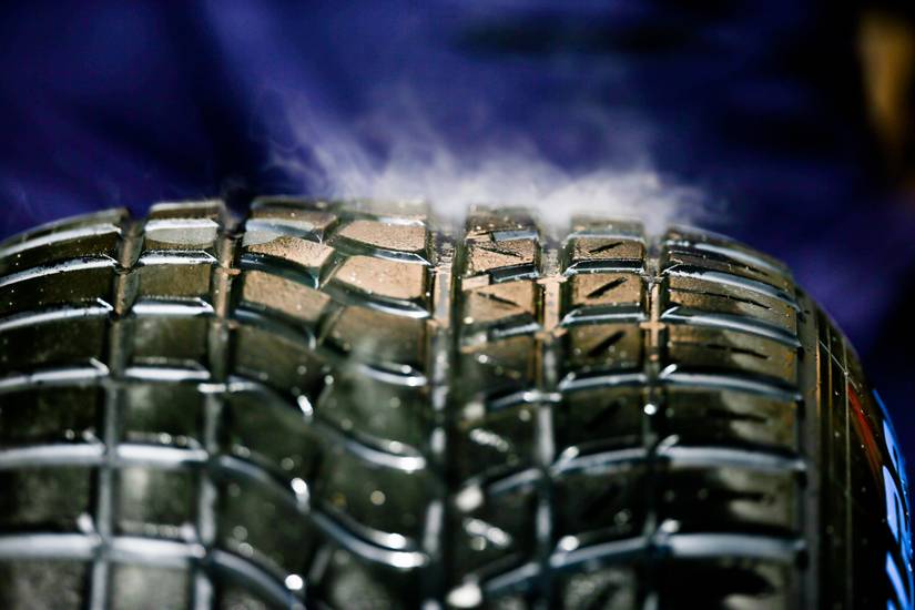 How do wet tyres work in F1?